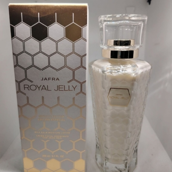 JAFRA | Bath & Body | Jafra Royal Jelly Body Lotion Gold And Cream ...